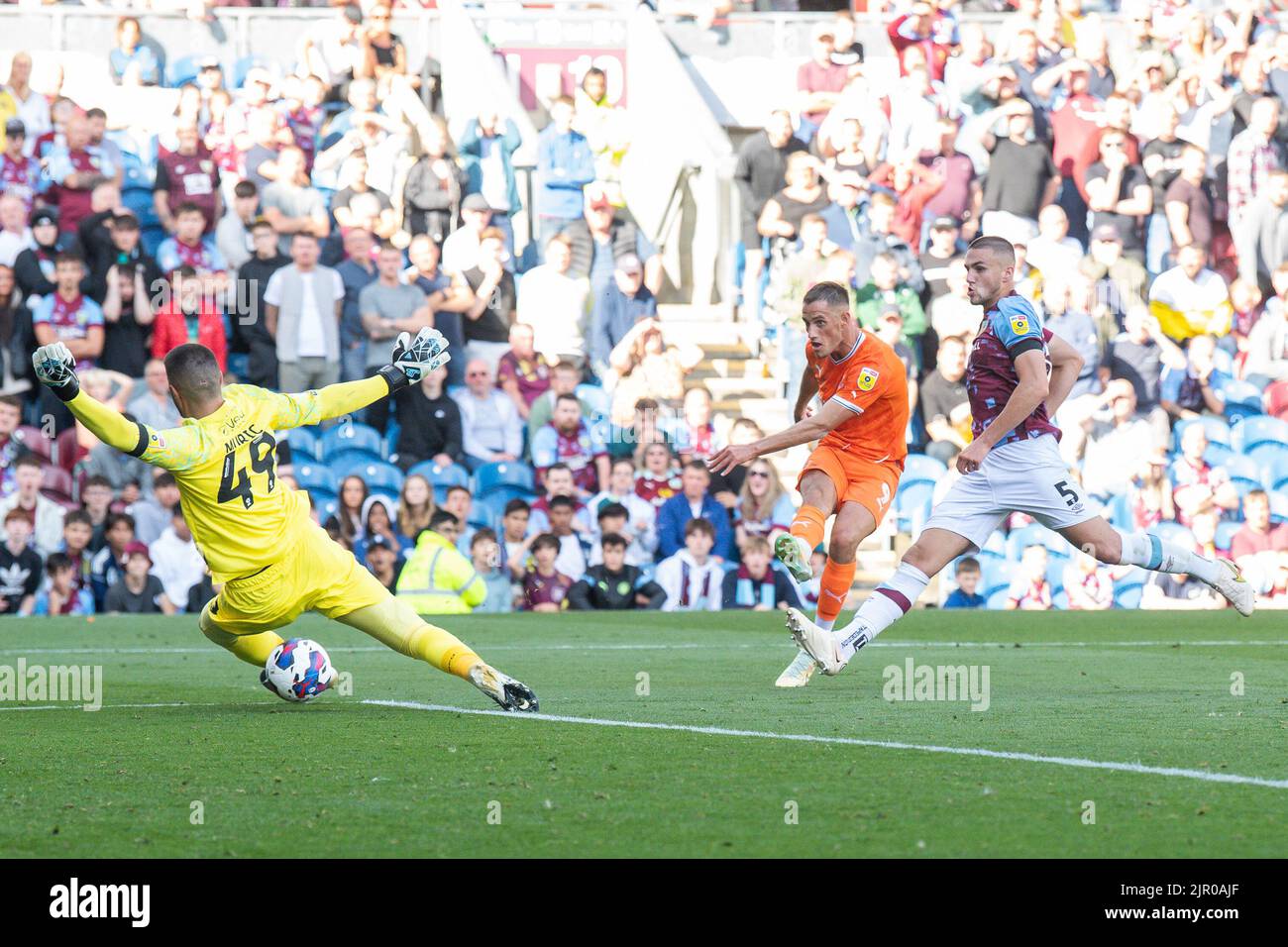Jerry Yates #9 of Blackpool shoots on goal but its saved by Arijanet ...