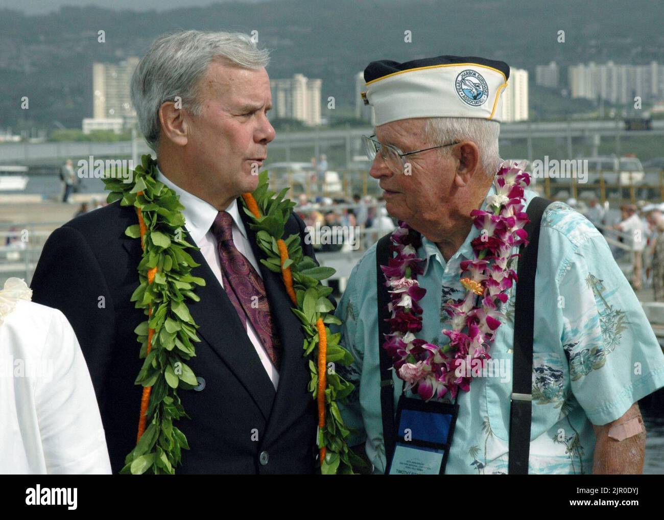 Tom Brokaw speaks with Timothy Fitzgerald, Pearl Harbor survivor Stock ...