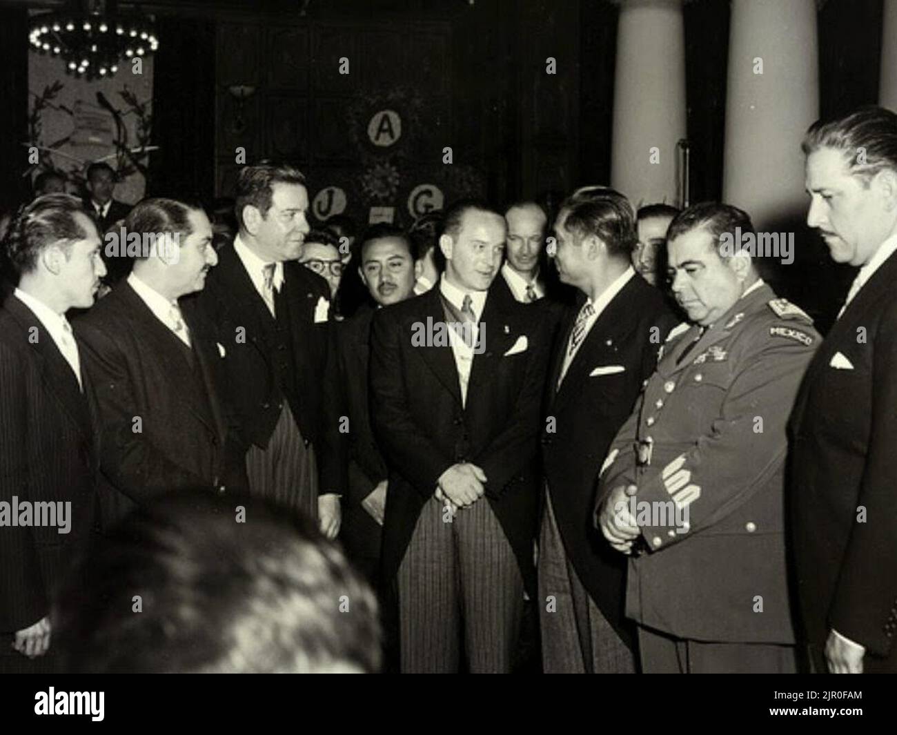 Toma de posesión de Jacobo Árbenz con ministros Stock Photo - Alamy