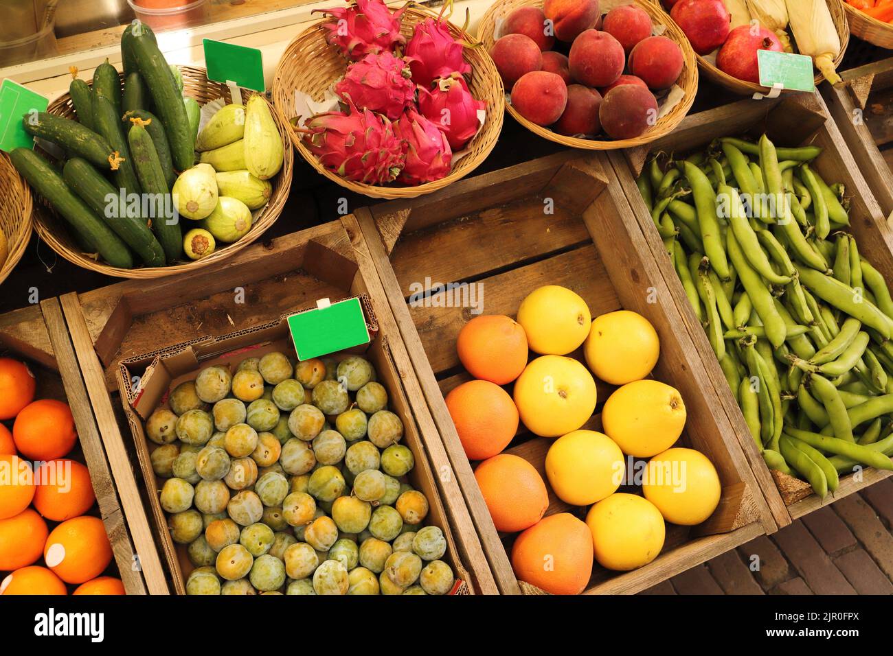 a market stall with different vegetables Stock Photo - Alamy