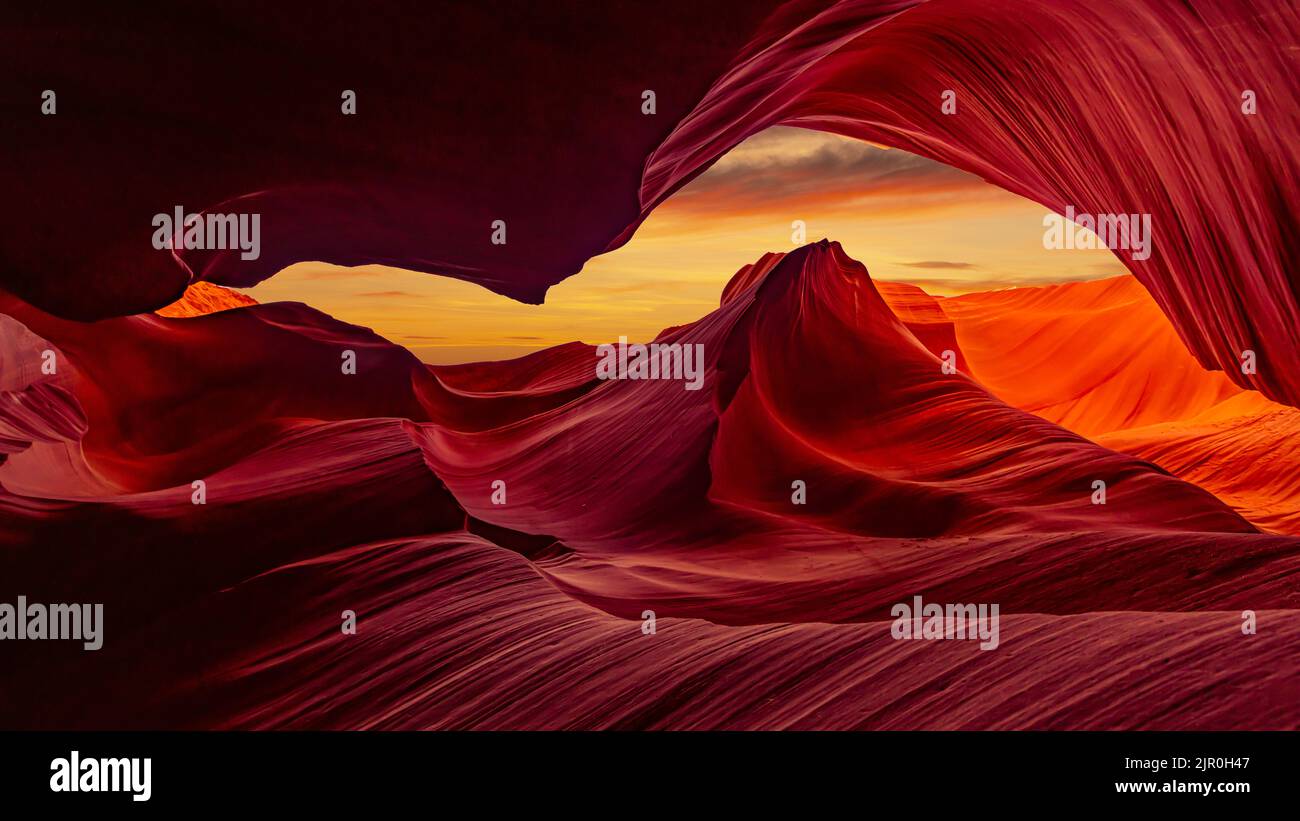 The beautiful sandstone formations of Antelope Canyon. Lake Powell ...