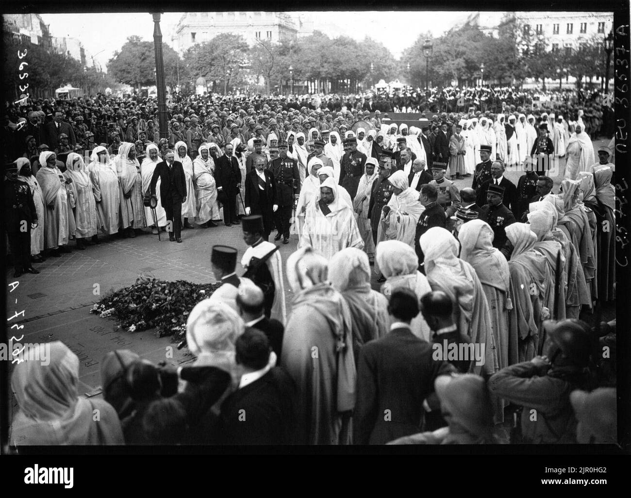 Tombe du Soldat inconnu, Moulay Youssef, Paris, 1926 Stock Photo - Alamy
