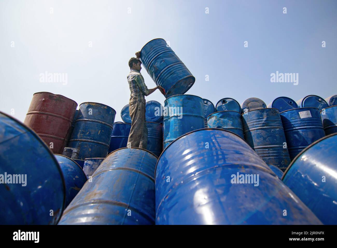 Inflation war oil production hi-res stock photography and images - Alamy