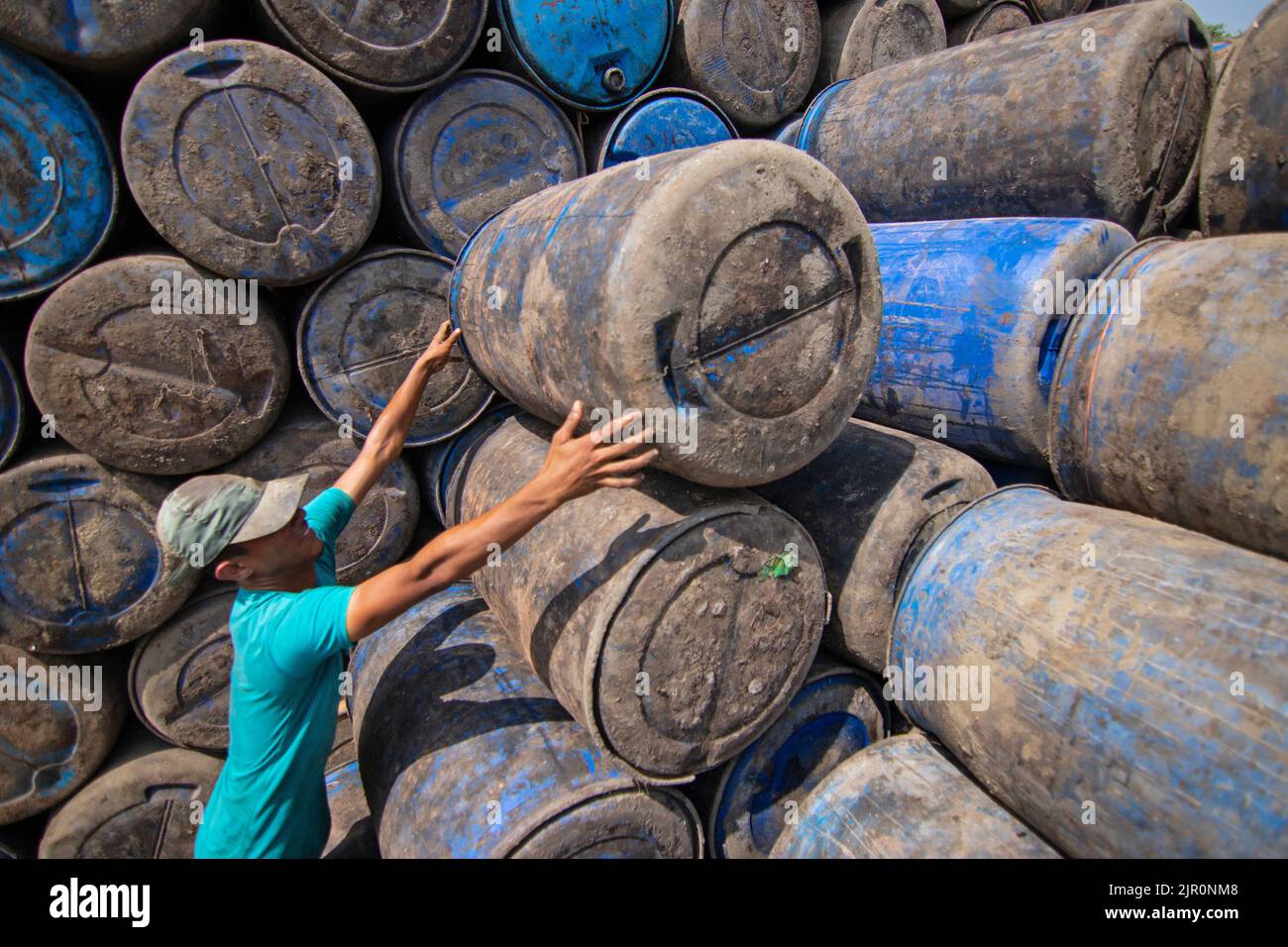 Inflation war oil production hi-res stock photography and images - Alamy