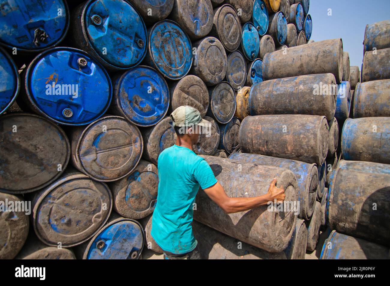 Inflation war oil production hi-res stock photography and images - Alamy