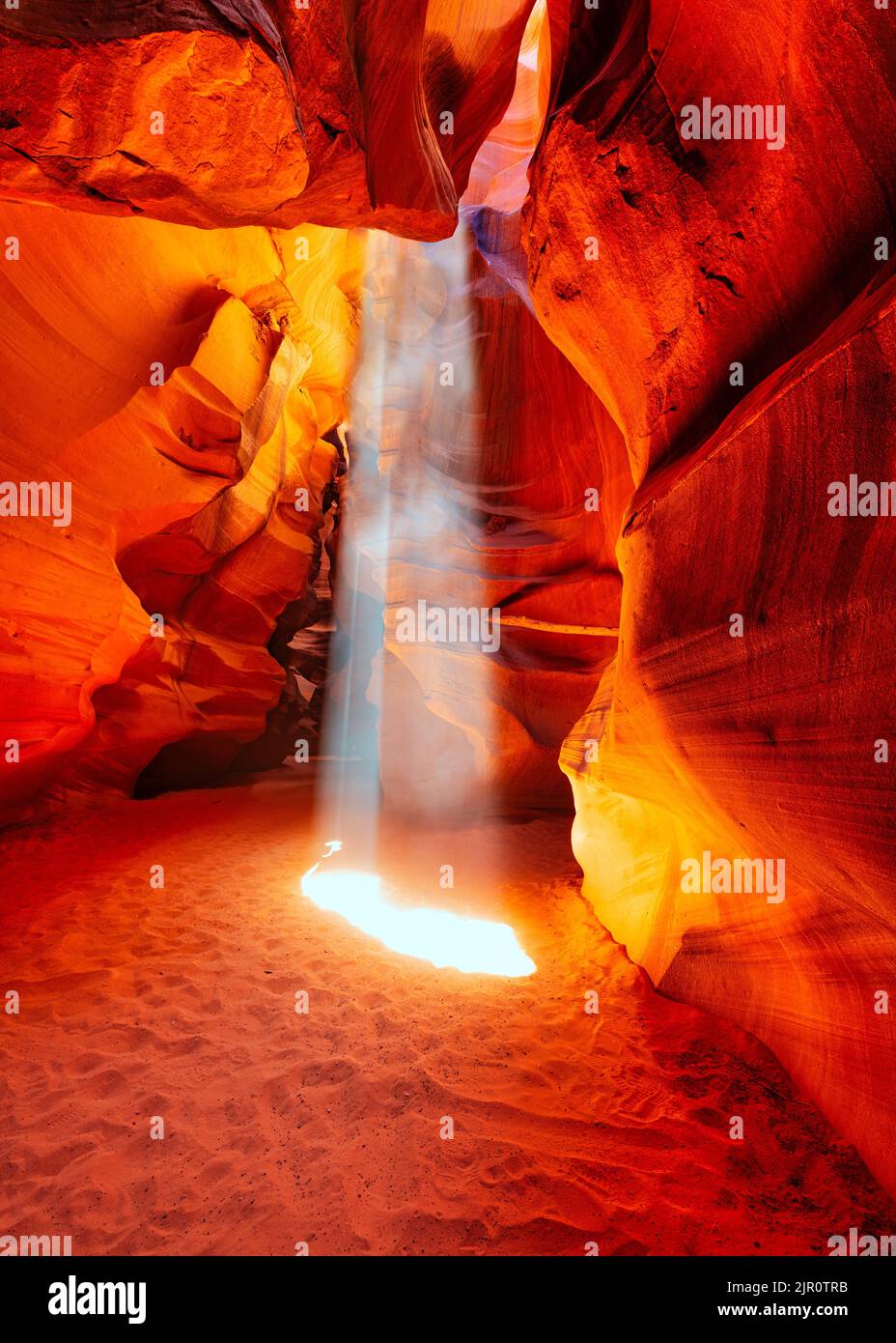 Sunlight piercing through hi-res stock photography and images - Alamy