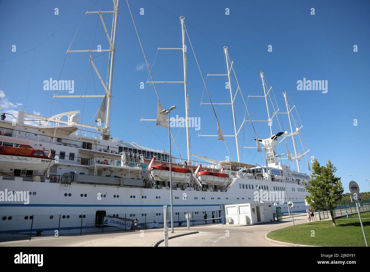 The sailing boat and cruise ship "Club Med 2" arrived in the port of ...