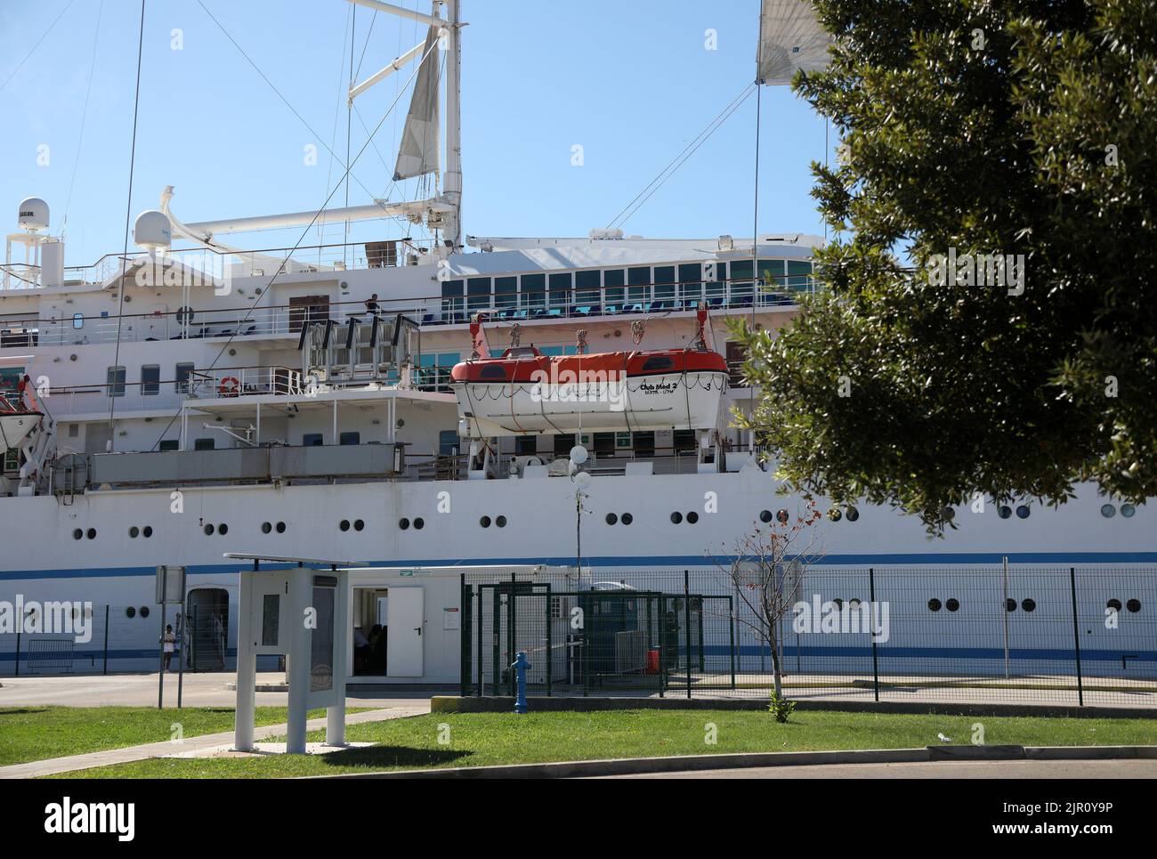 The sailing boat and cruise ship "Club Med 2" arrived in the port of ...