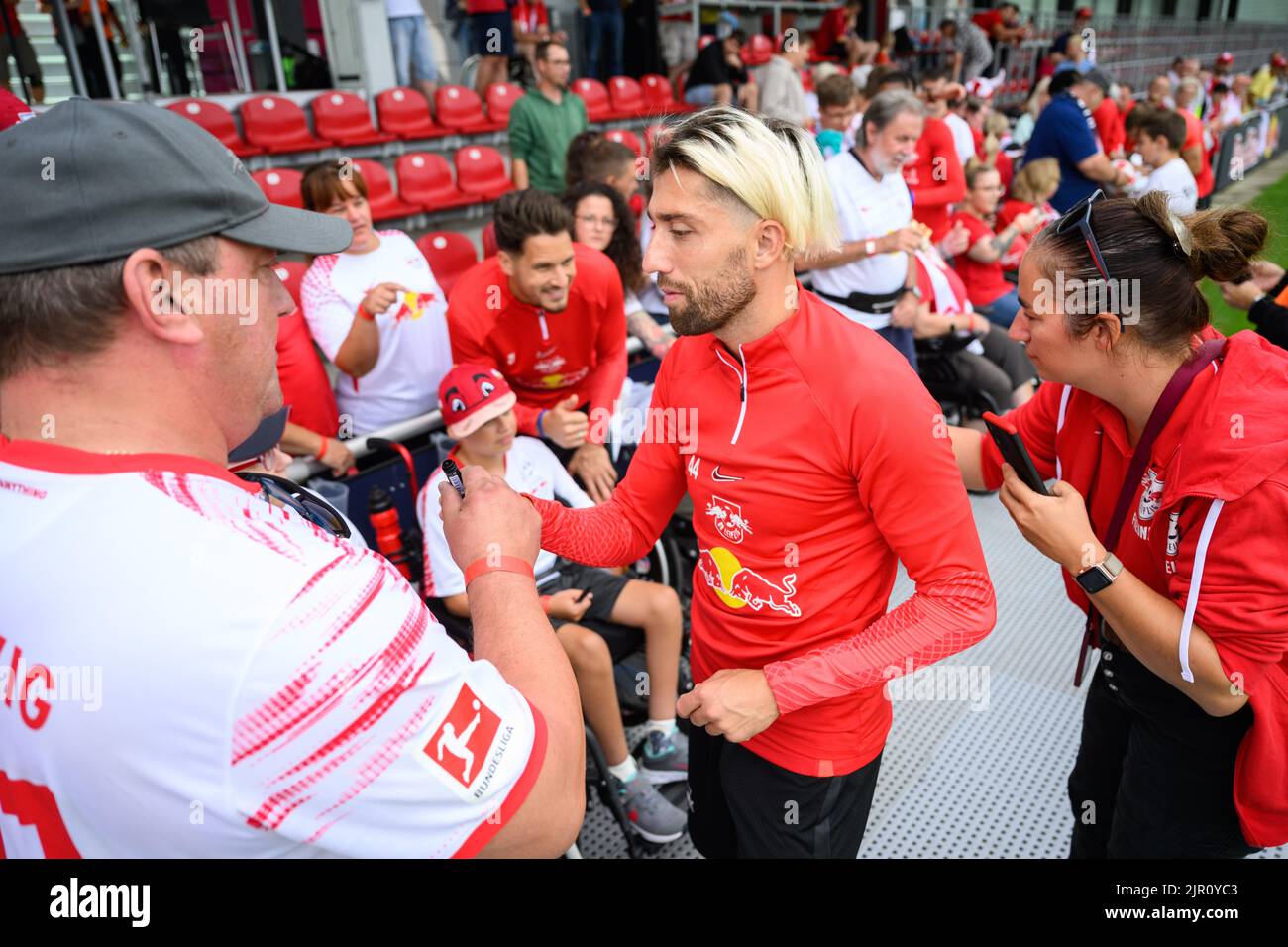 Leipzig, Germany. 21st Aug, 2022. Kevin Kampl signs autographs at the ...