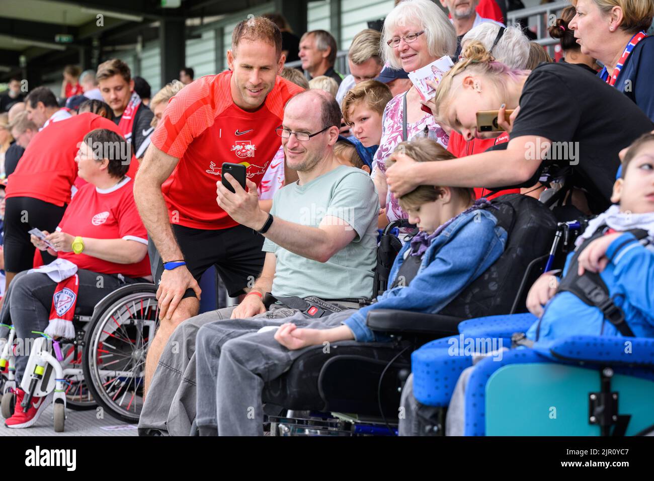 Leipzig, Germany. 21st Aug, 2022. RB goalkeeper Péter Gulásci ...