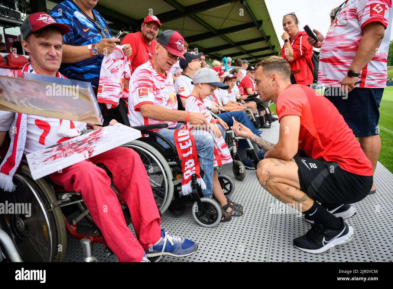 Leipzig, Germany. 21st Aug, 2022. David Raum signs autographs at the ...