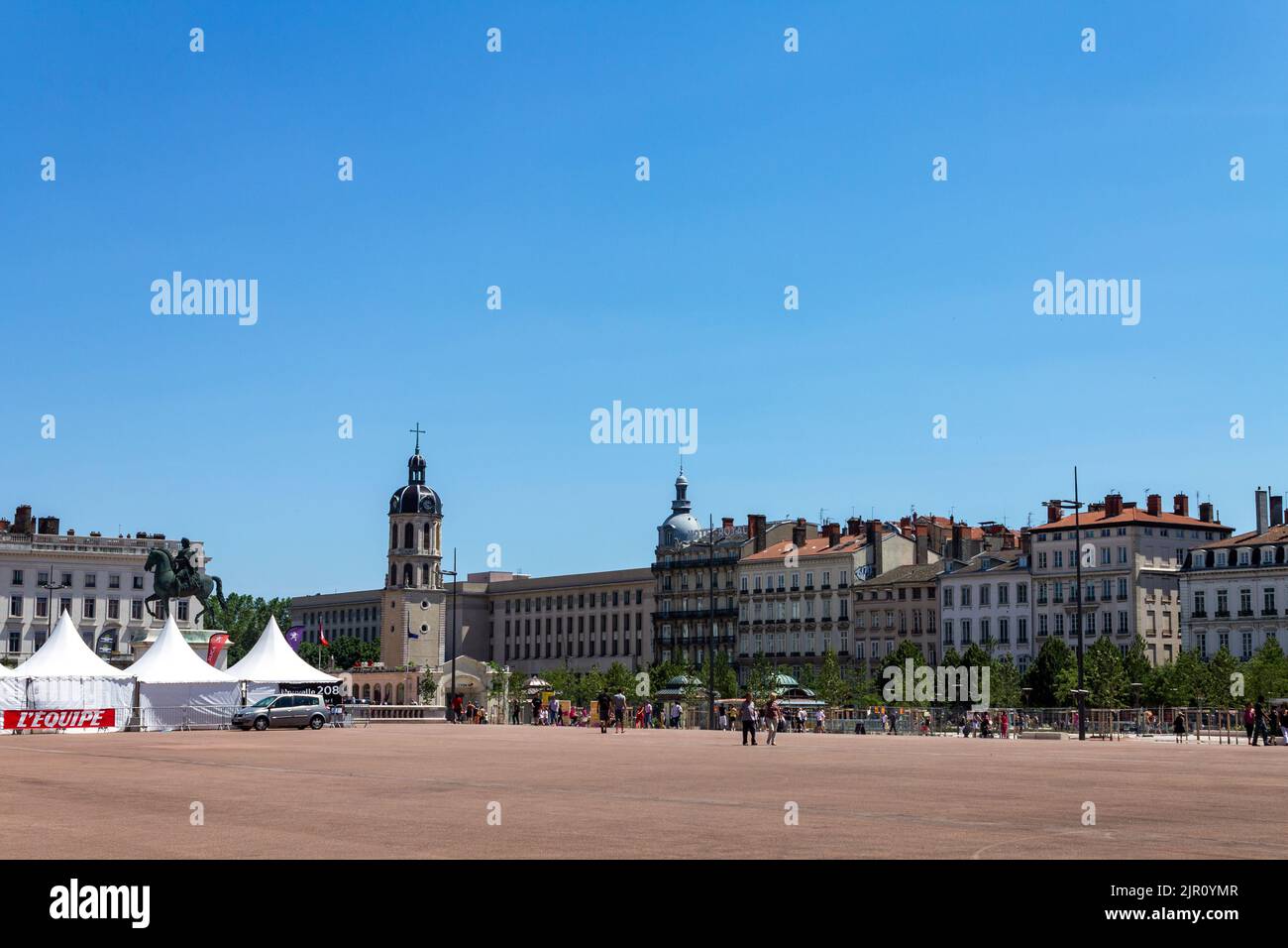 The Place Bellecour massive pedestrianized public square in Lyon ...