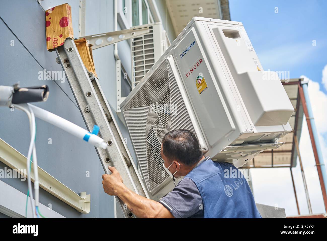 Air conditioner compressor hi-res stock photography and images - Alamy