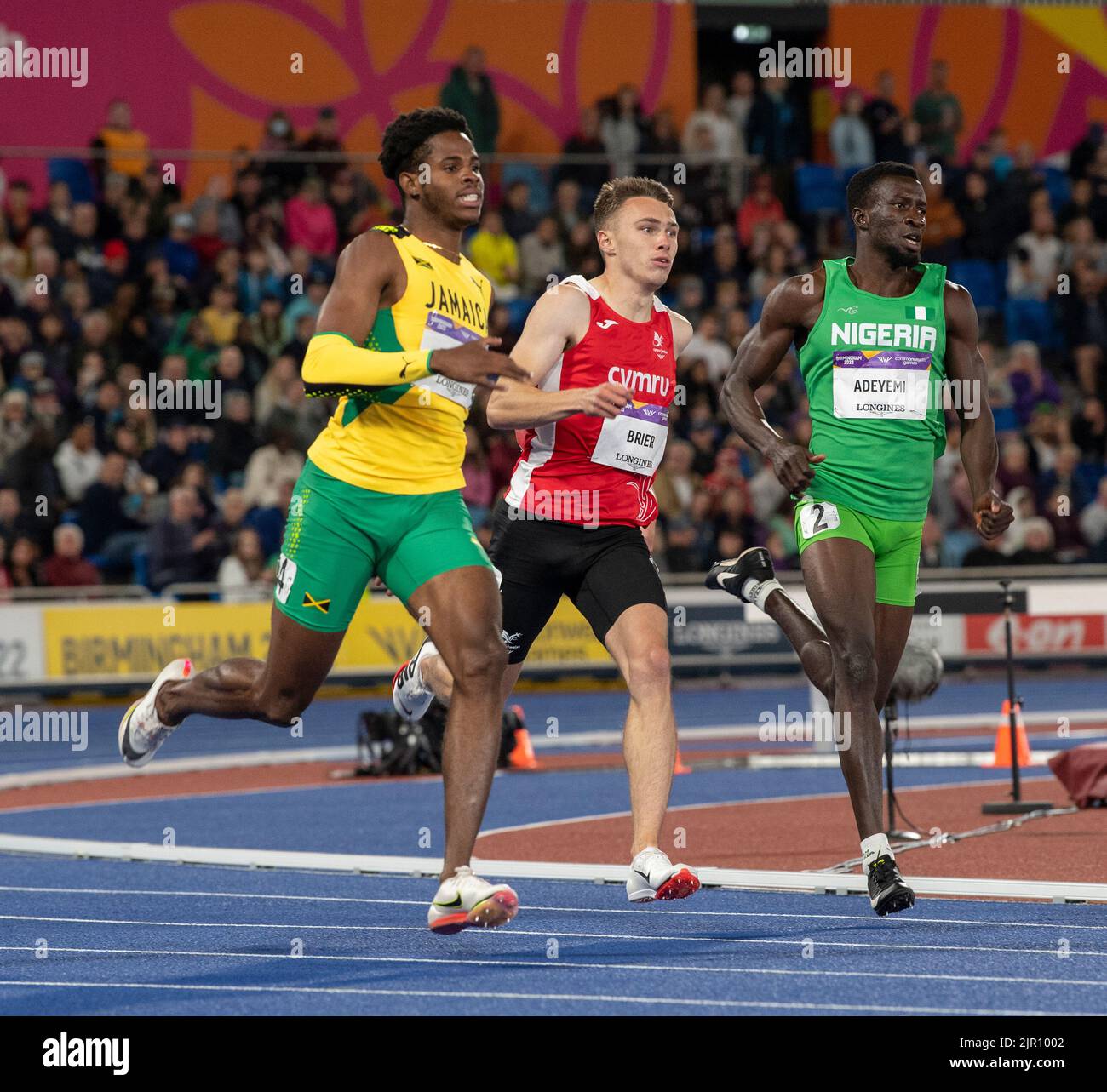 Men 200m hi-res stock photography and images - Alamy