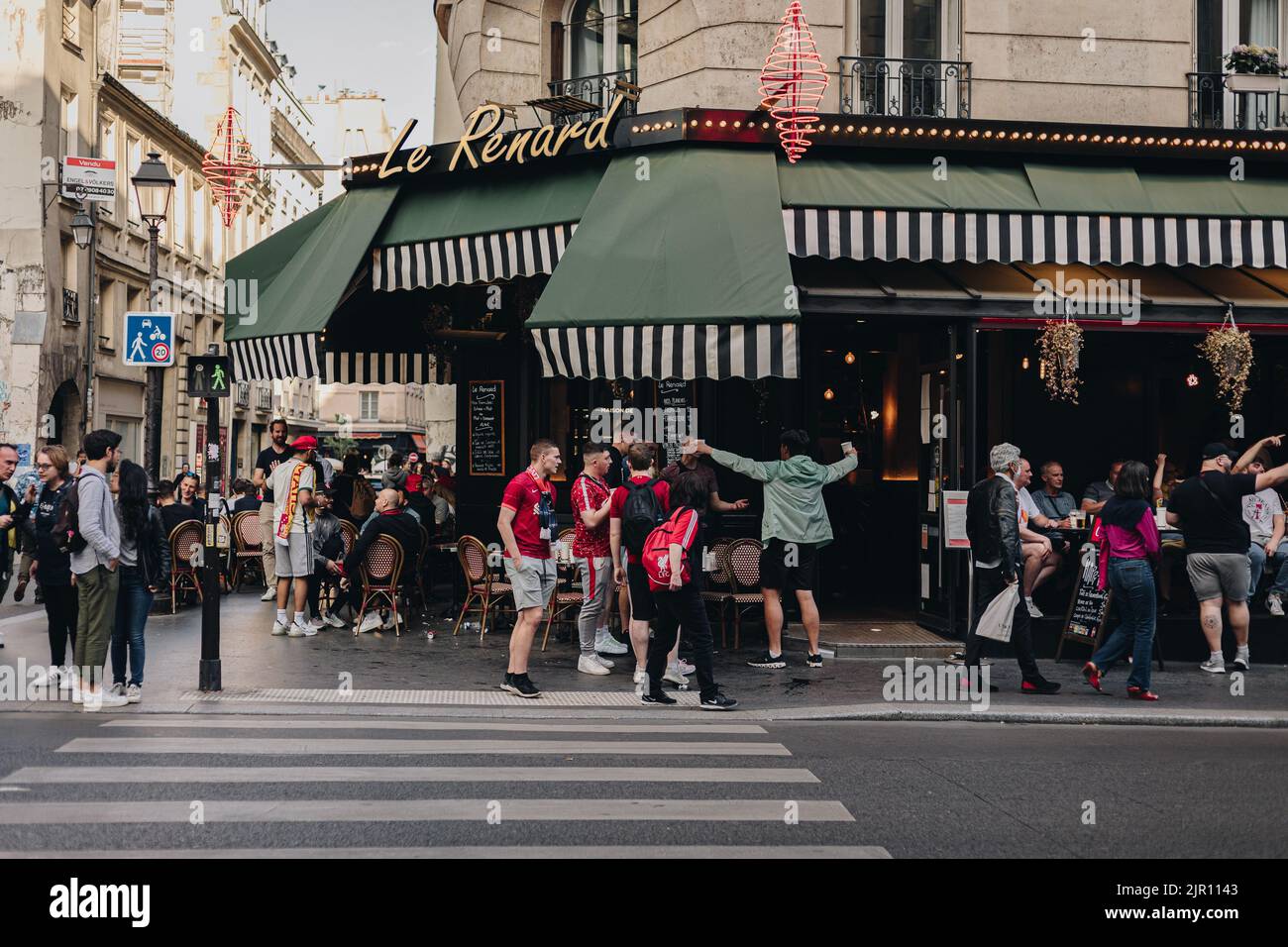 Summer vacation paris hi-res stock photography and images - Alamy