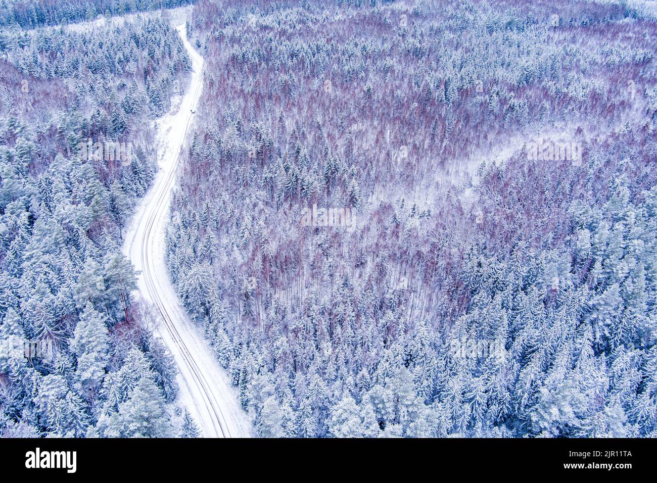 Curved road aerial hi-res stock photography and images - Alamy