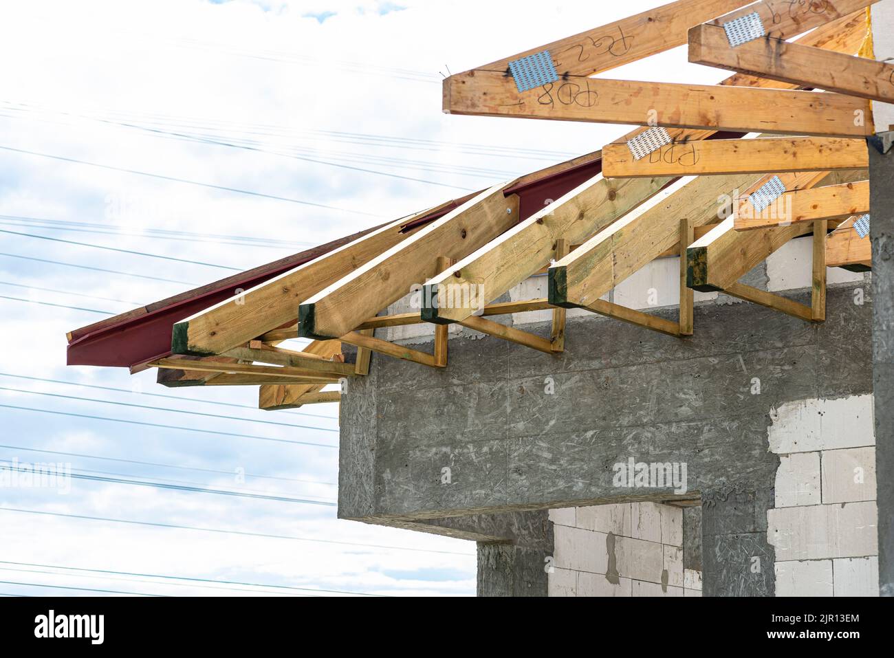 Roof trusses connected to the roof truss, not covered with a roof, with ...