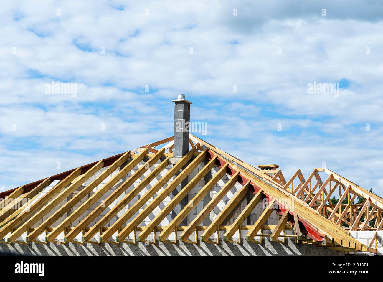 Roof trusses connected to the roof truss, not covered with a roof, with ...