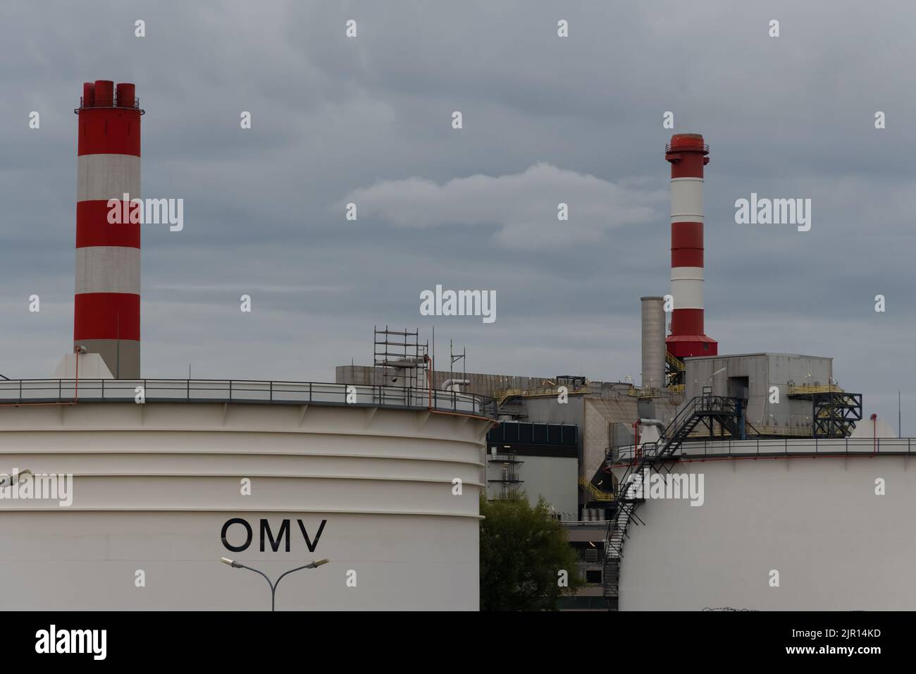 OMV Austria petrol and gas storage tanks in Refinery Schwechat Stock ...