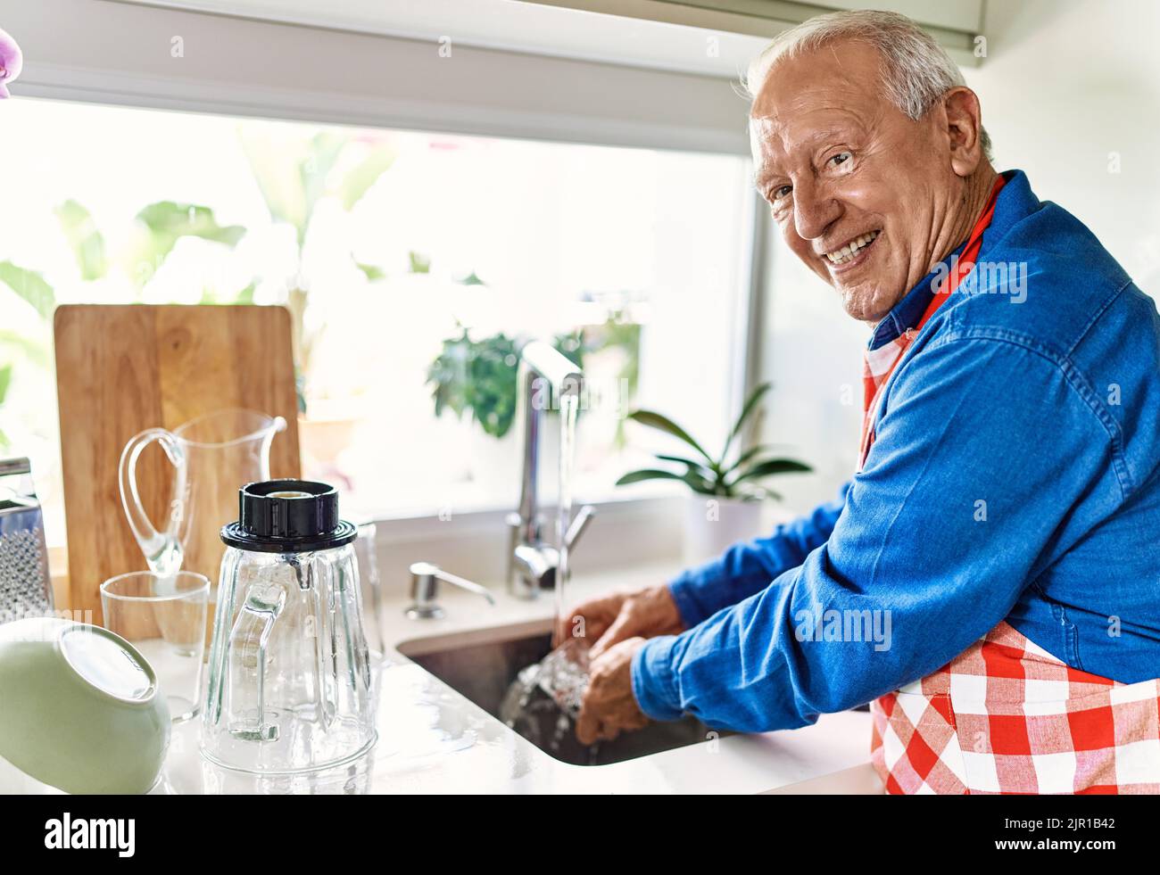 Old wash hand stand hi-res stock photography and images - Alamy