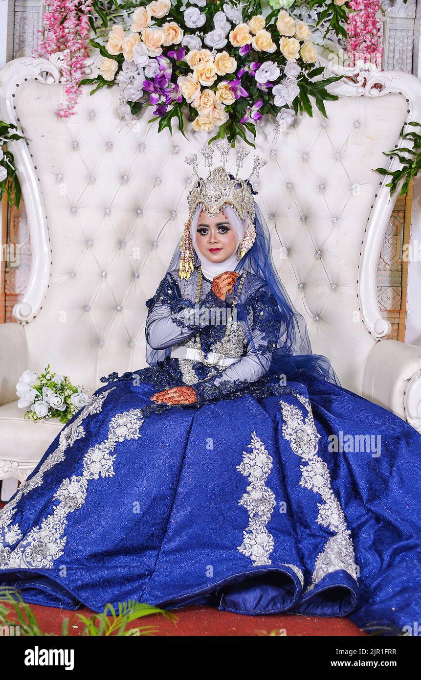 Kediri, indonesia 06 february 2020 . a beautiful married woman wearing ...