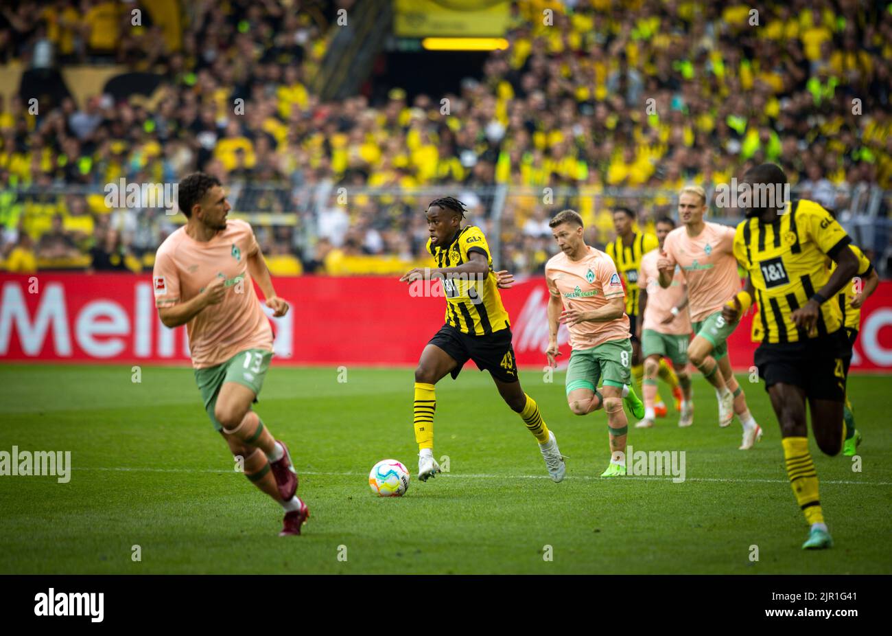 Jamie Bynoe-Gittens (BVB), Anthony Modeste Borussia Dortmund - Werder ...