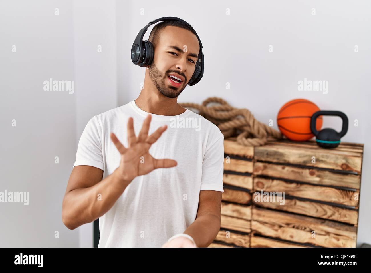 Listen disgusting hi-res stock photography and images - Alamy