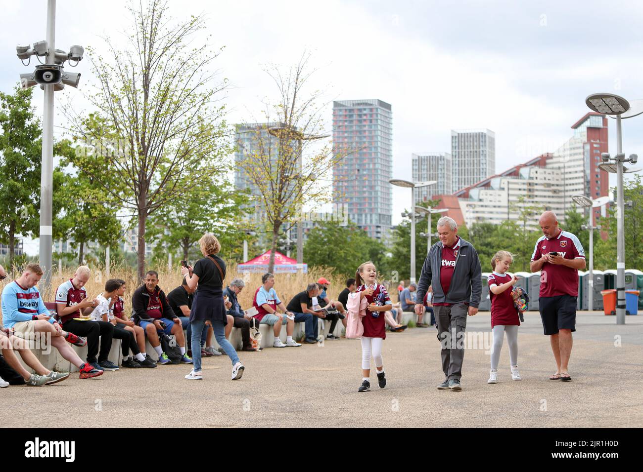 West ham london stadium general outside hi-res stock photography and ...