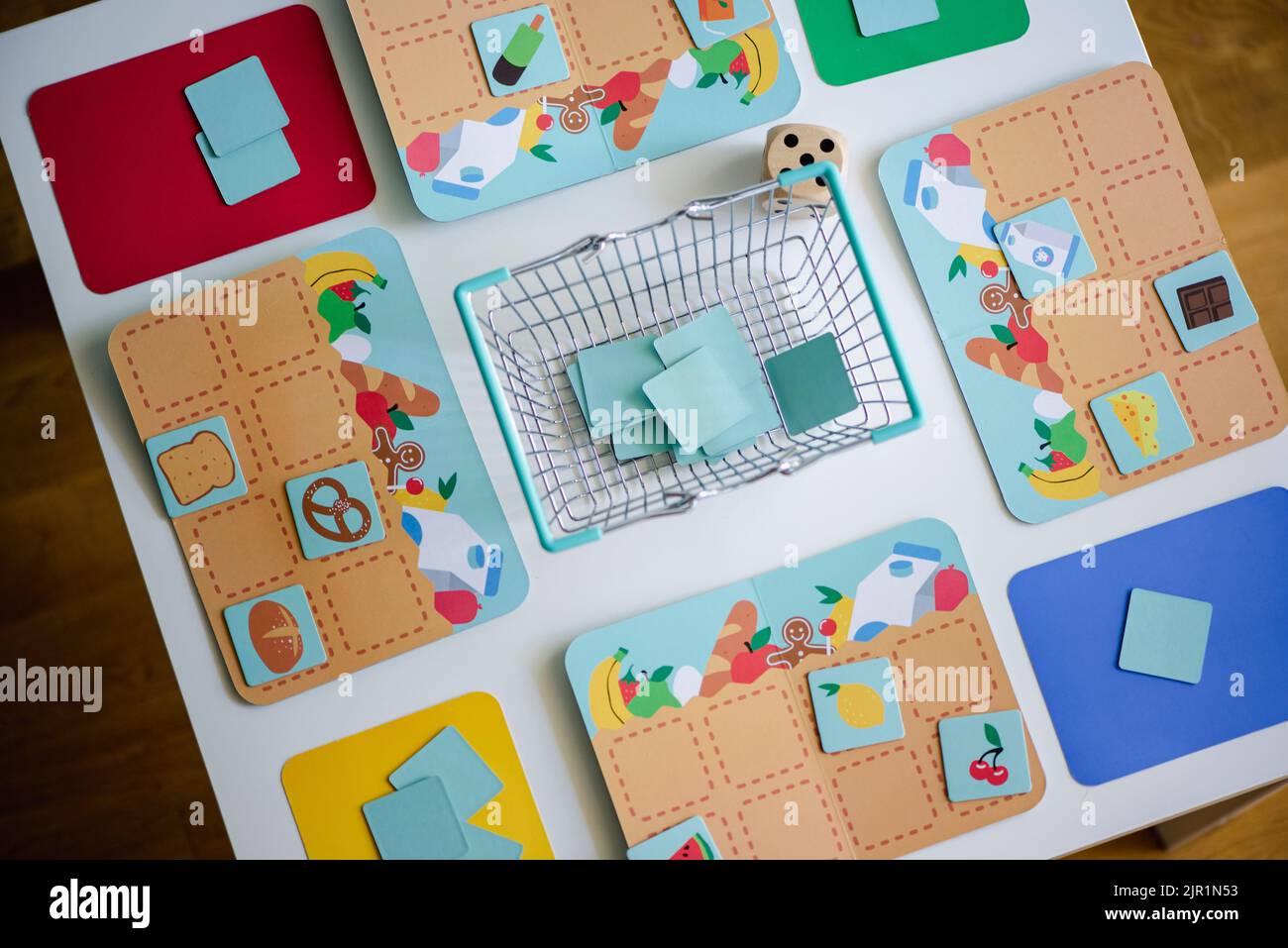 Family game board Stock Photo - Alamy