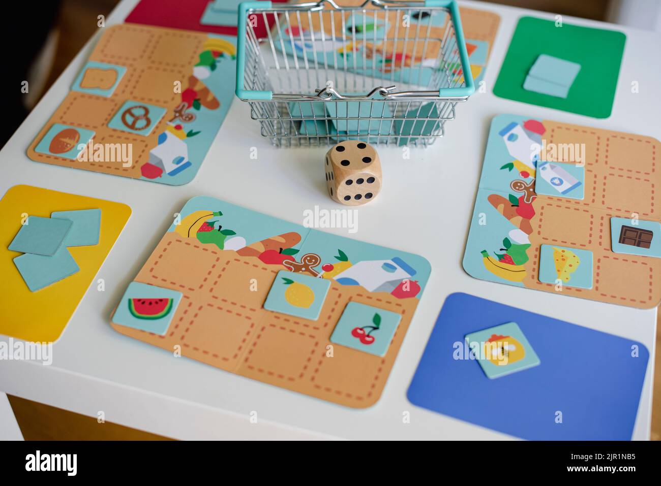 Family game board Stock Photo - Alamy