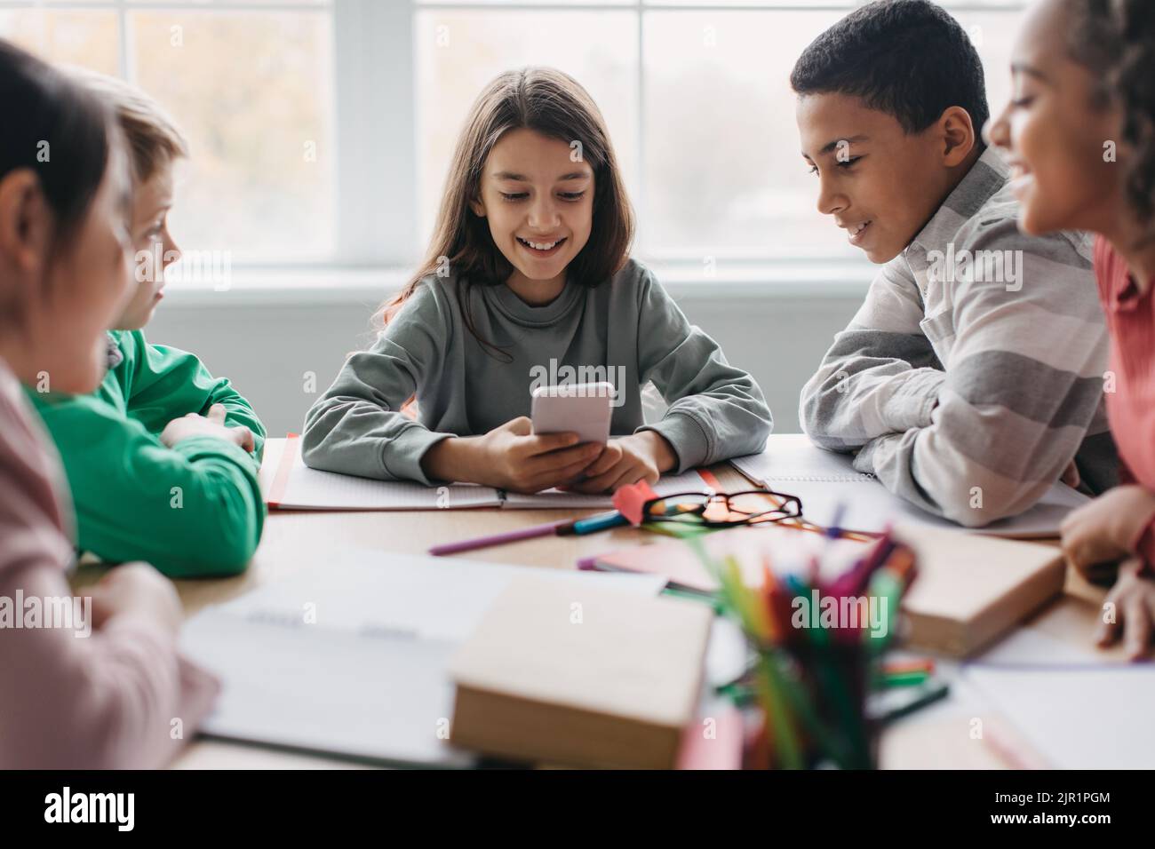 Diverse school children classroom hi-res stock photography and images ...