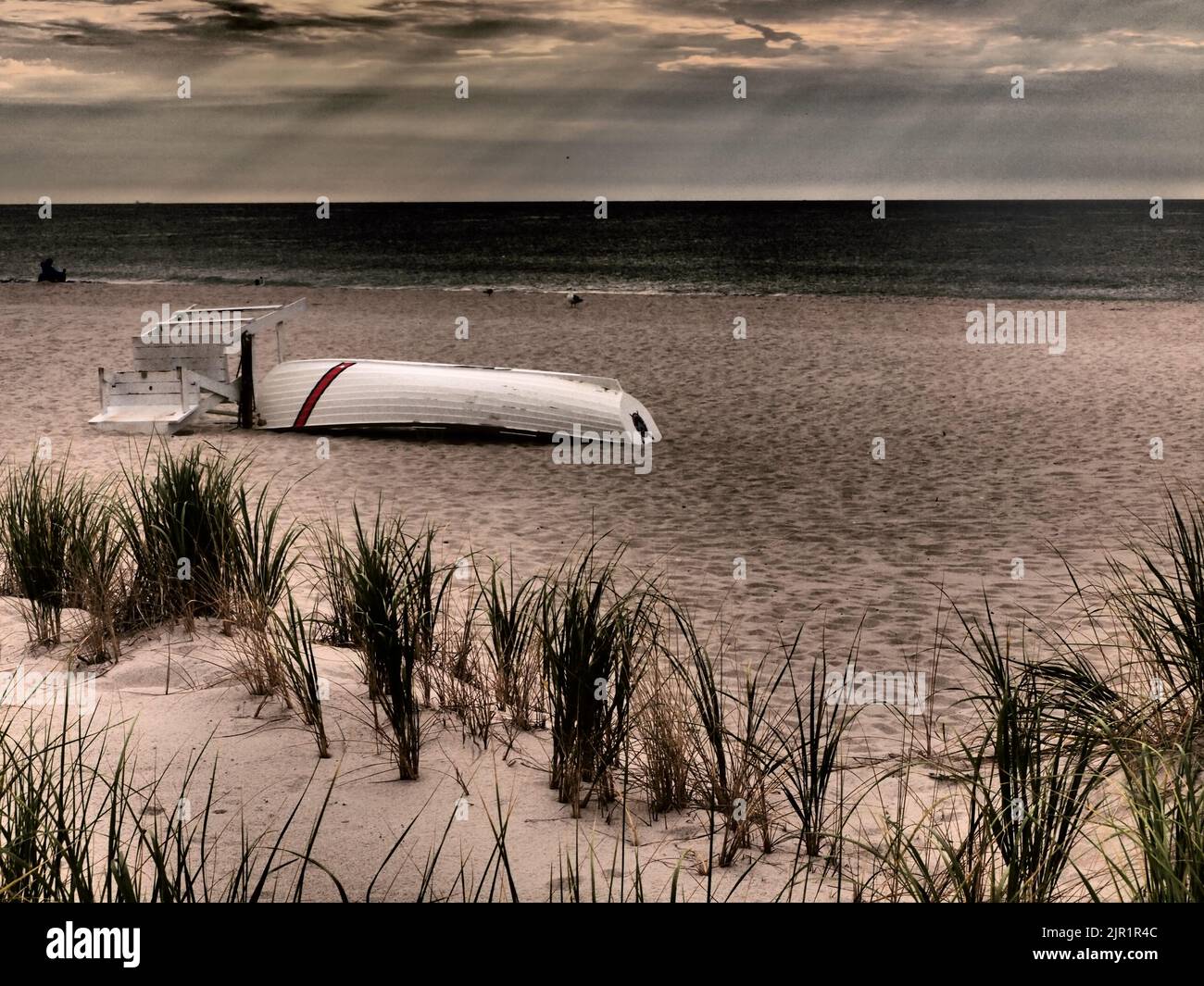 Sun on upside down lifeboat hi-res stock photography and images - Alamy