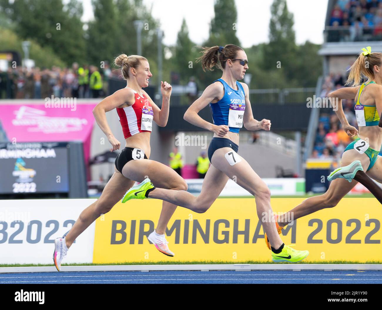 Melissa Courtney-Bryant of Wales and Laura Muir of Scotland competing ...