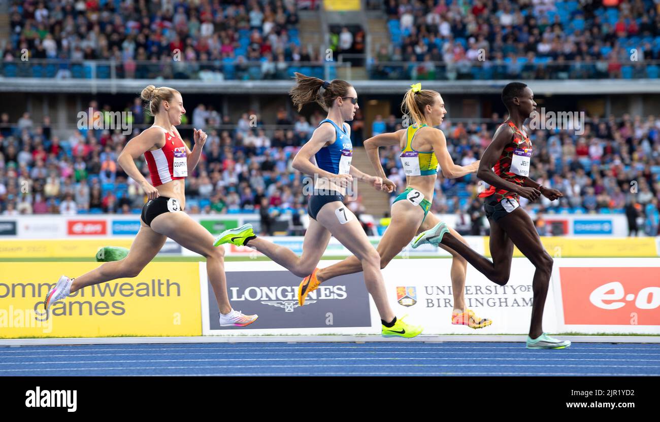 Melissa Courtney-Bryant of Wales and Laura Muir of Scotland competing ...