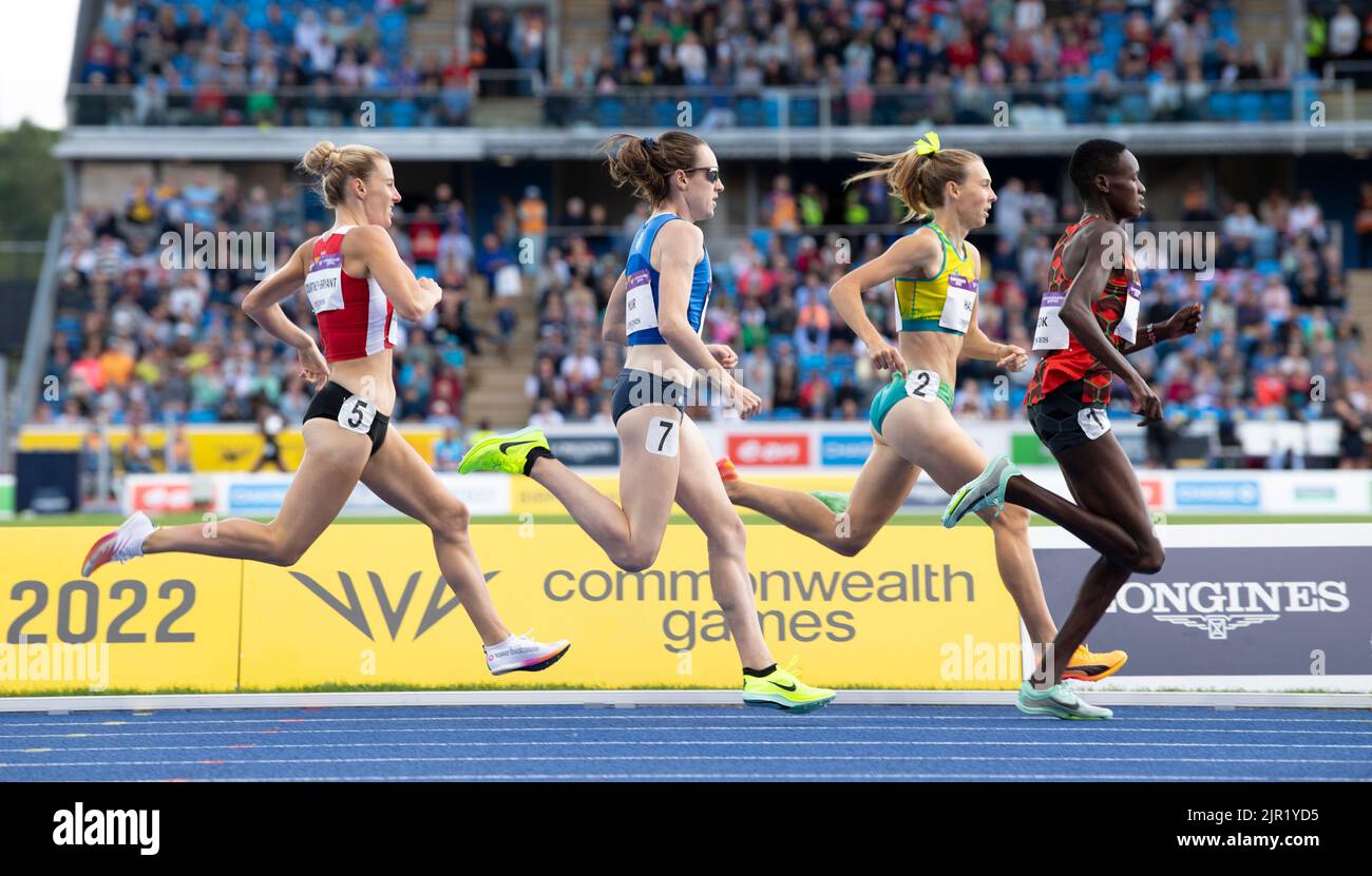 Melissa Courtney-Bryant of Wales and Laura Muir of Scotland competing ...