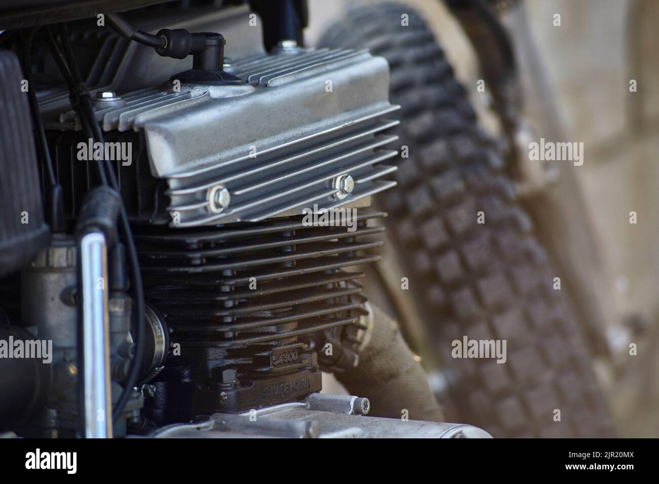 Detail of the head, the engine body, the crankcase, and other various ...