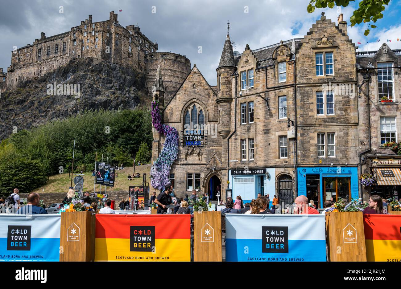 Grassmarket, Edinburgh, Scotland, UK, 21st August 2022. Busy during ...