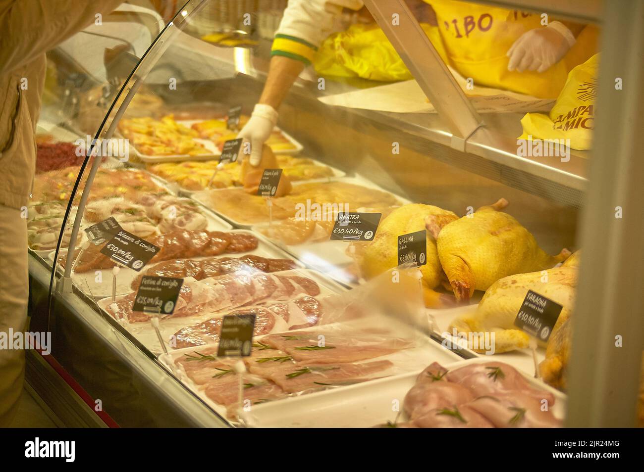 Milan food waste hi-res stock photography and images - Alamy