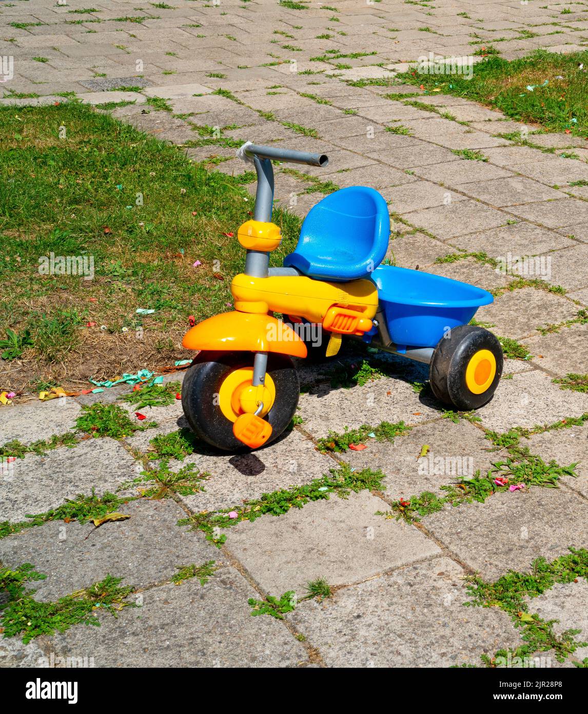 Children riding tricycles hi-res stock photography and images - Alamy