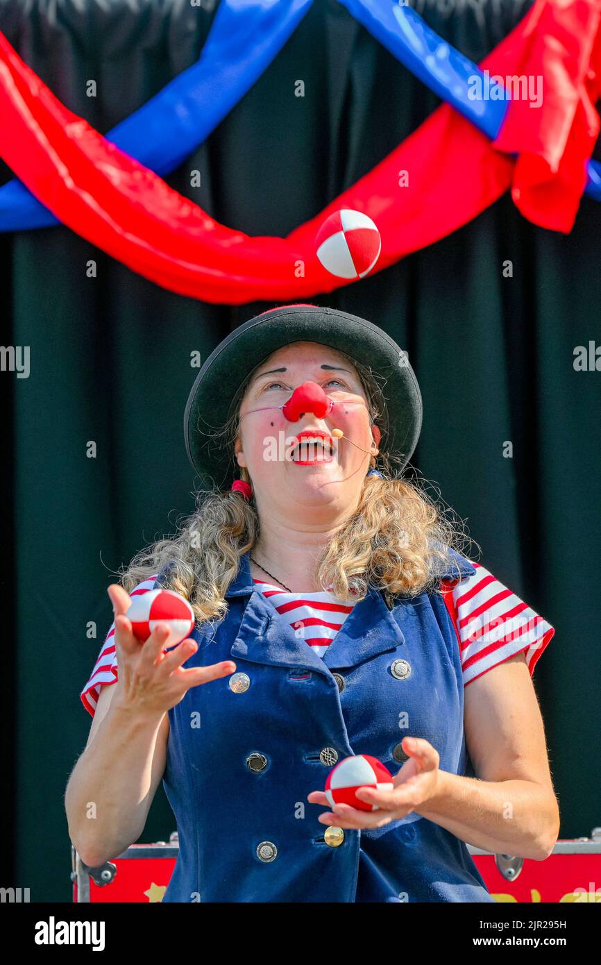 Cosmo's Pop-Up Circus, Arts Alive Festival, Downtown Langley, British ...