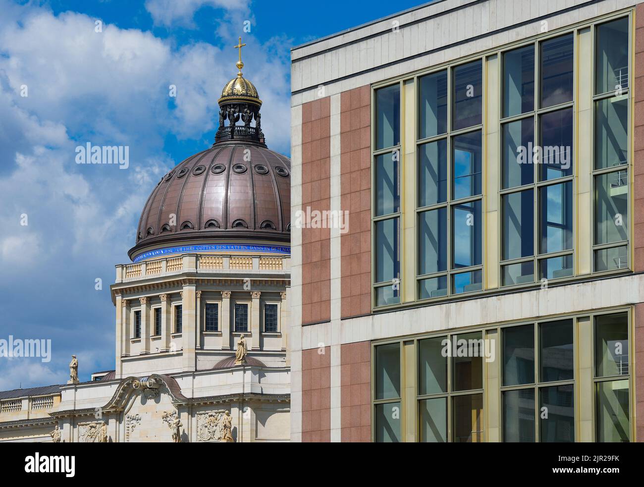 Berlin, Germany. 15th July, 2022. The City Palace (l) with the Humboldt ...