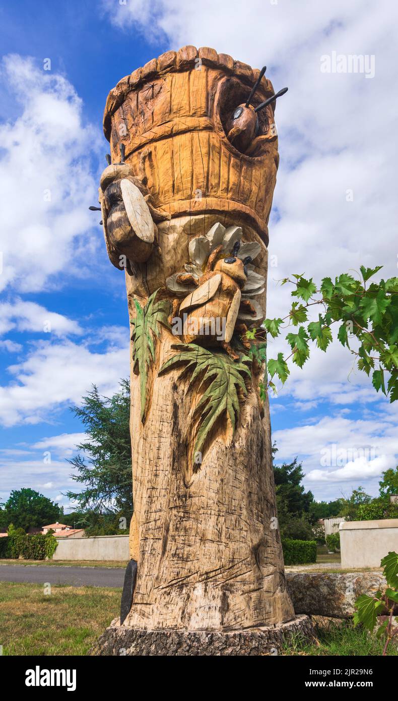 Wood carved tree hi-res stock photography and images - Alamy