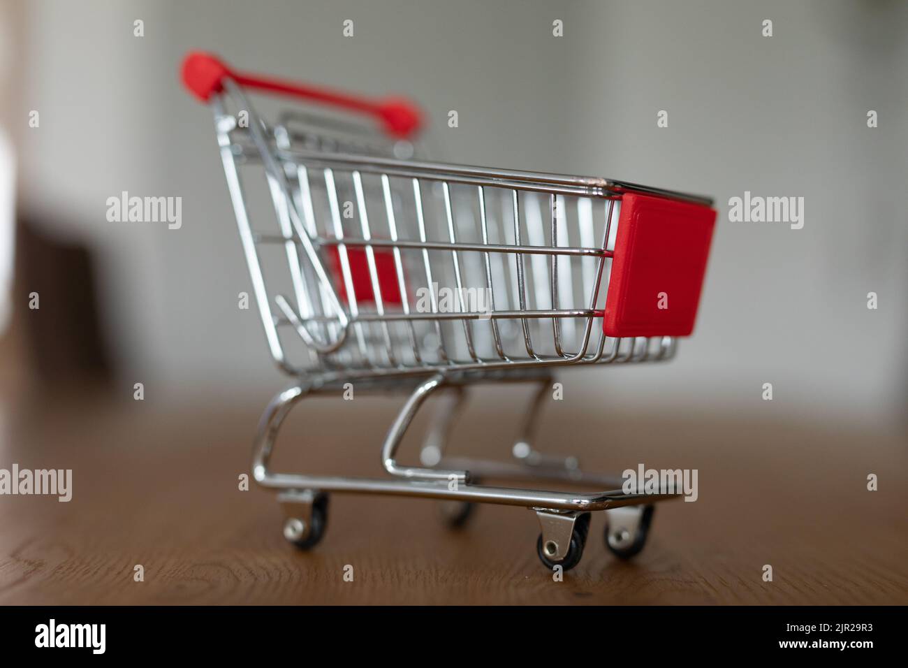 Empty wooden cart at market hi-res stock photography and images - Alamy