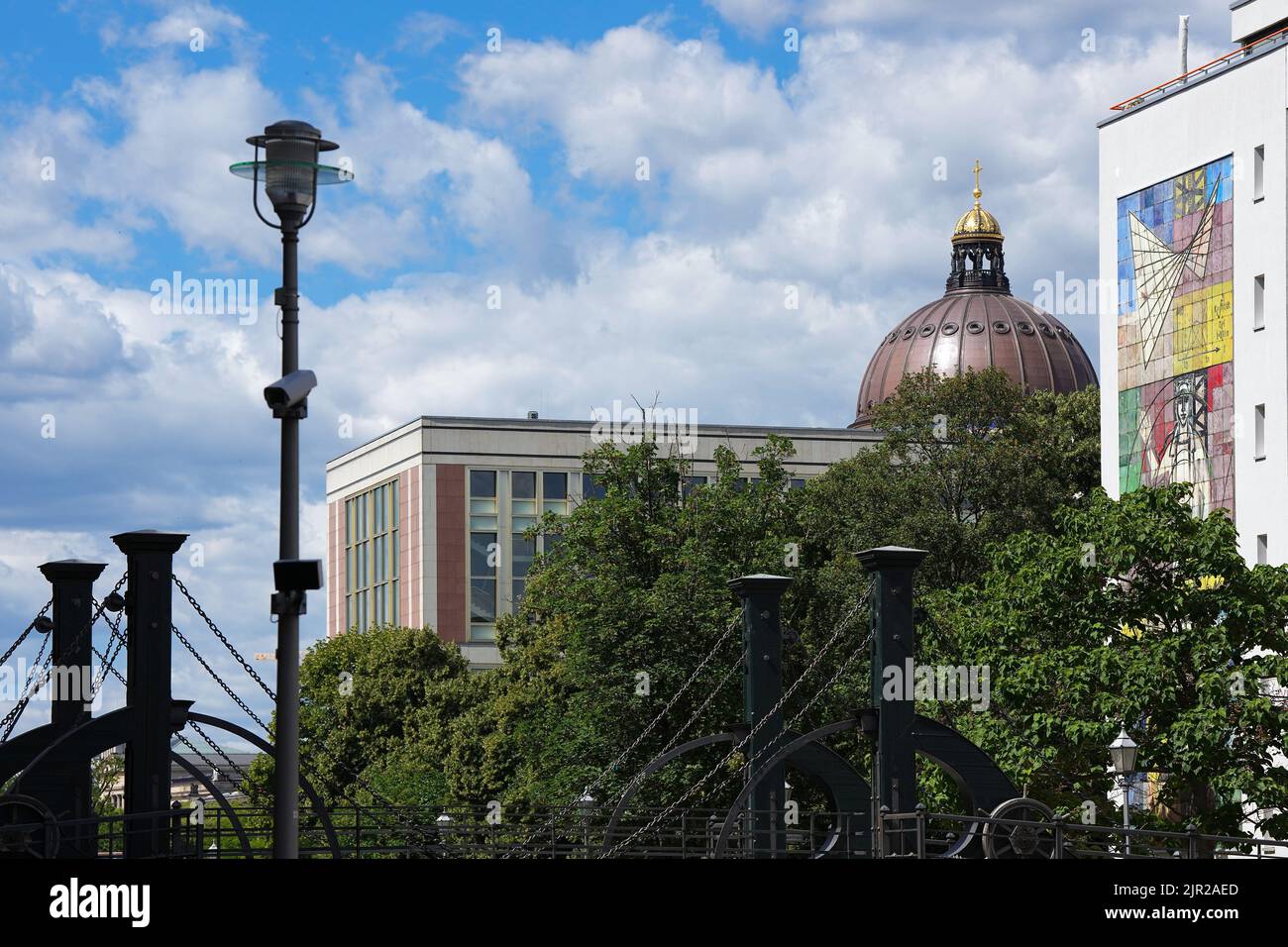 15 July 2022, Berlin: The dome of the City Palace (M) with the Humboldt ...