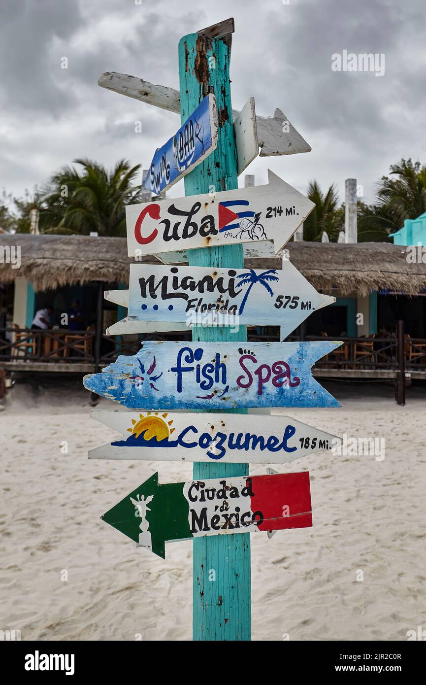Road sign signs cuba hi-res stock photography and images - Alamy