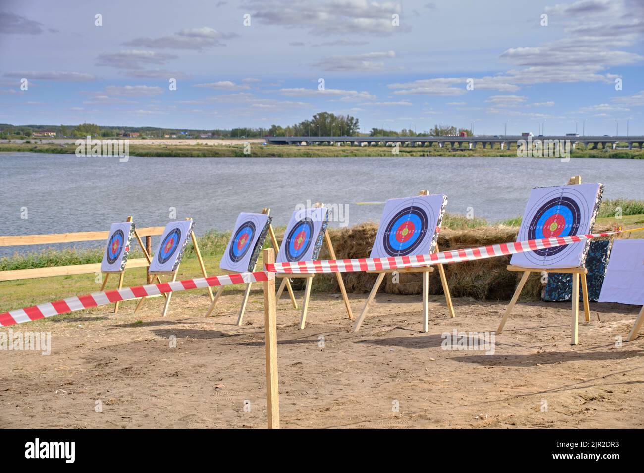 Row archery targets hi-res stock photography and images - Alamy