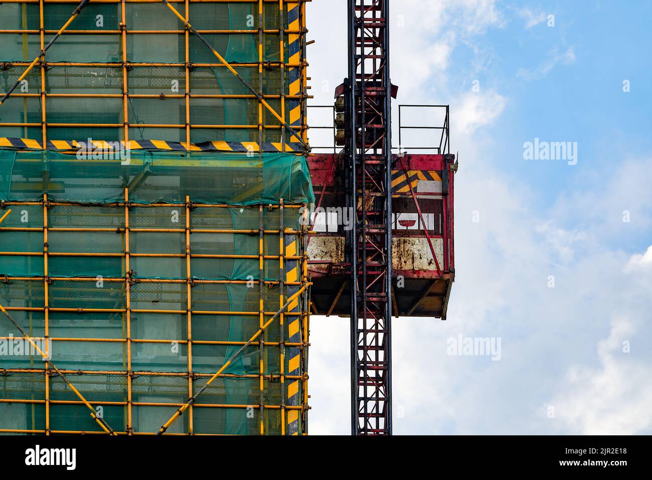 House construction brick conveyor hi-res stock photography and images ...