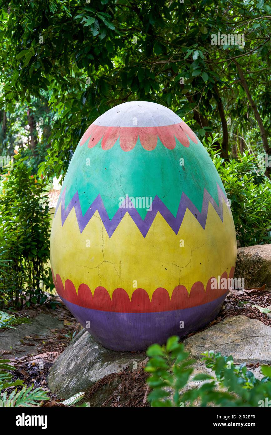 Giant egg sculpture hi-res stock photography and images - Alamy