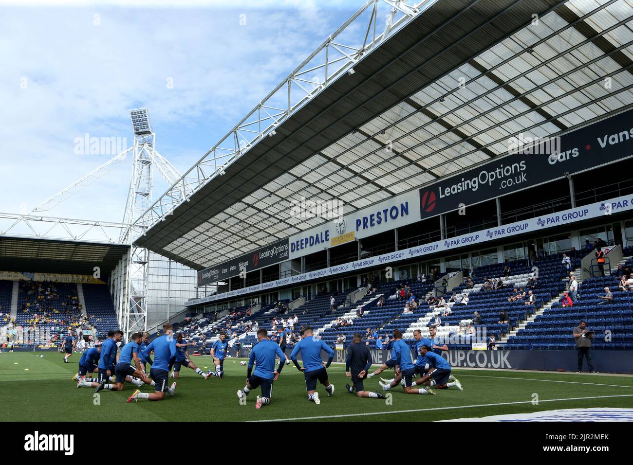 Preston north end players warm up hi-res stock photography and images ...
