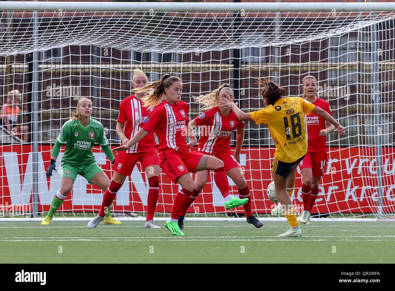 ENSCHEDE, NETHERLANDS - AUGUST 21: Kika Nazareth of SL Benfica scores ...